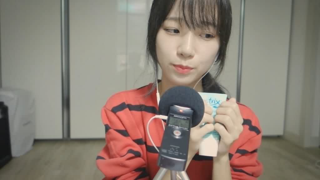 [Latte ASMR]속삭이며 탭핑사운드 ASMR Tapping sounds _ whispering-FgK_0HsiIkA - MP3ASMR